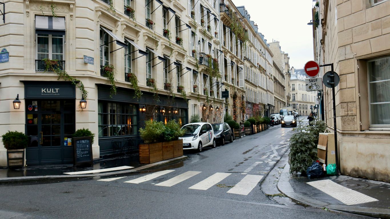 Can the Latin Quarter balance location and sleep quality